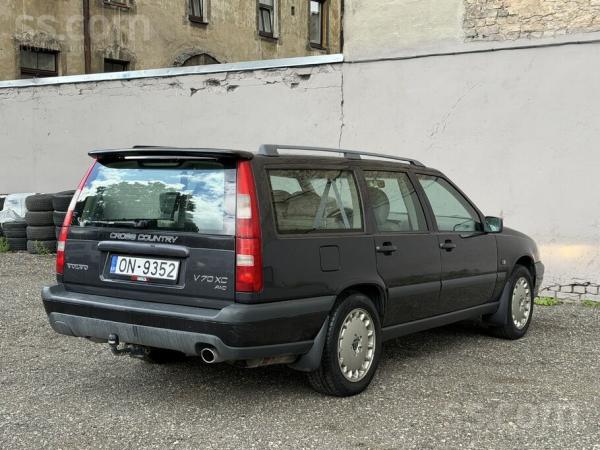 Grey Volvo XC70 1999 in Riga, with an engine capacity of 2.50 L and mileage of 305 thousand km for 2690 €, photo 5 on AUTOMOTO.COM.LV