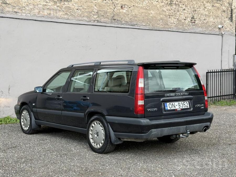 Grey Volvo XC70 1999 in Riga, with an engine capacity of 2.50 L and mileage of 305 thousand km for 2690 €, photo 7 on AUTOMOTO.COM.LV