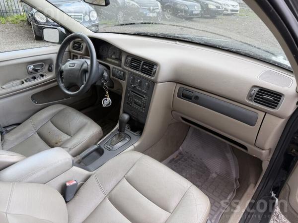 Grey Volvo XC70 1999 in Riga, with an engine capacity of 2.50 L and mileage of 305 thousand km for 2690 €, photo 7 on AUTOMOTO.COM.LV