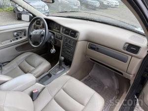 Grey Volvo XC70 1999 in Riga, with an engine capacity of 2.50 L and mileage of 305 thousand km for 2690 €, photo 8 on AUTOMOTO.COM.LV