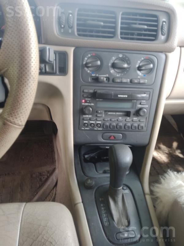 Pelēks Volvo XC70 1999 Jelgava, ar dzinēja tilpumu 2.40 L un nobraukumu 280 tūkst. km par 3500 €, foto 2 vietnē AUTOMOTO.COM.LV