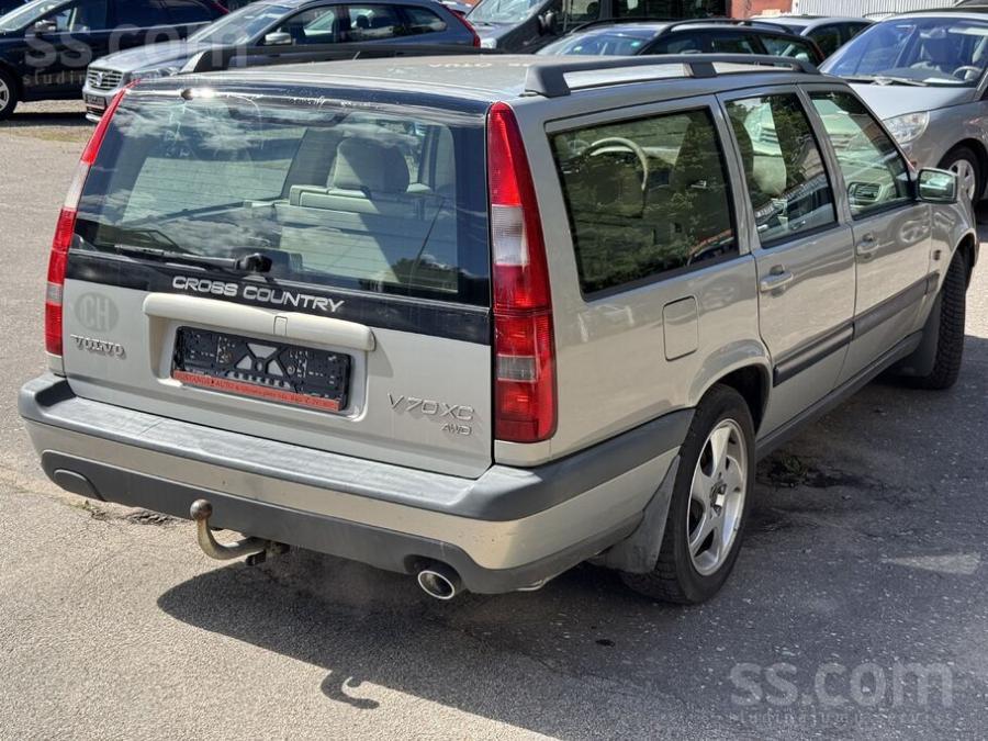 Pelēks Volvo XC70 2000 Rīga, ar dzinēja tilpumu 2.40 L un nobraukumu 177 tūkst. km par 3750 €, foto 3 vietnē AUTOMOTO.COM.LV
