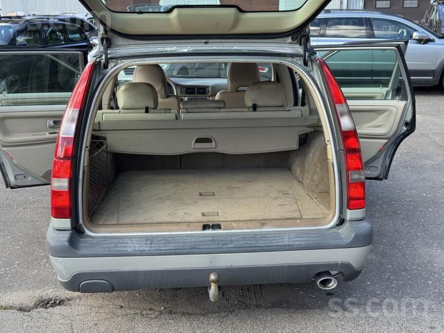 Pelēks Volvo XC70 2000 Rīga, ar dzinēja tilpumu 2.40 L un nobraukumu 177 tūkst. km par 3750 €, foto 5 vietnē AUTOMOTO.COM.LV