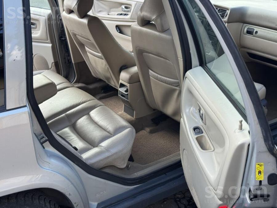 Pelēks Volvo XC70 2000 Rīga, ar dzinēja tilpumu 2.40 L un nobraukumu 177 tūkst. km par 3750 €, foto 8 vietnē AUTOMOTO.COM.LV