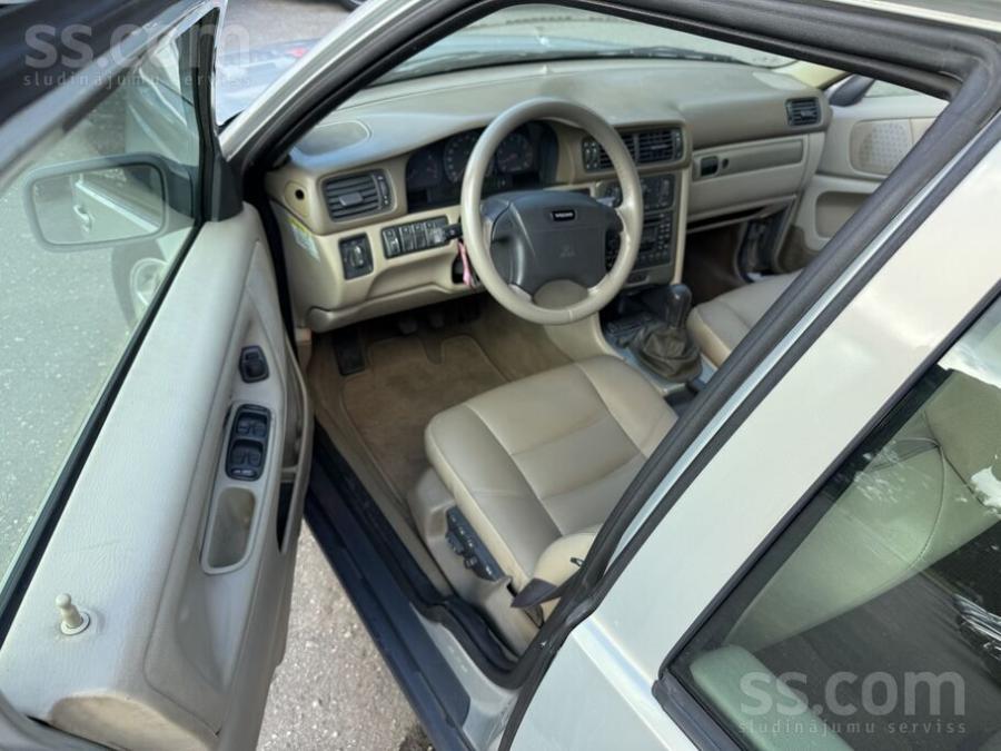 Pelēks Volvo XC70 2000 Rīga, ar dzinēja tilpumu 2.40 L un nobraukumu 177 tūkst. km par 3750 €, foto 12 vietnē AUTOMOTO.COM.LV