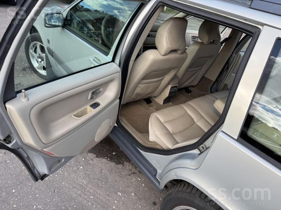 Pelēks Volvo XC70 2000 Rīga, ar dzinēja tilpumu 2.40 L un nobraukumu 177 tūkst. km par 3750 €, foto 13 vietnē AUTOMOTO.COM.LV