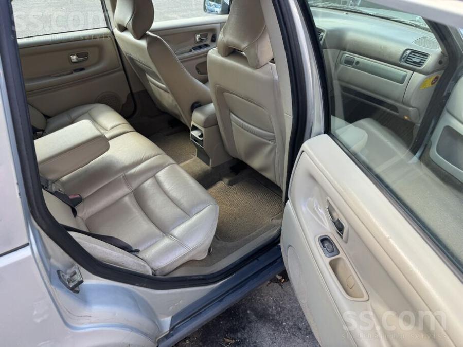 Pelēks Volvo XC70 2000 Rīga, ar dzinēja tilpumu 2.40 L un nobraukumu 177 tūkst. km par 3750 €, foto 15 vietnē AUTOMOTO.COM.LV