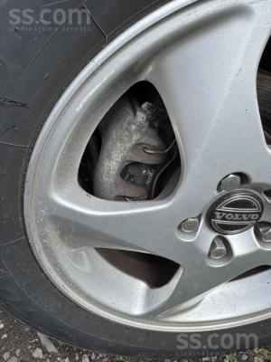 Pelēks Volvo XC70 2000 Rīga, ar dzinēja tilpumu 2.40 L un nobraukumu 177 tūkst. km par 3750 €, foto 19 vietnē AUTOMOTO.COM.LV