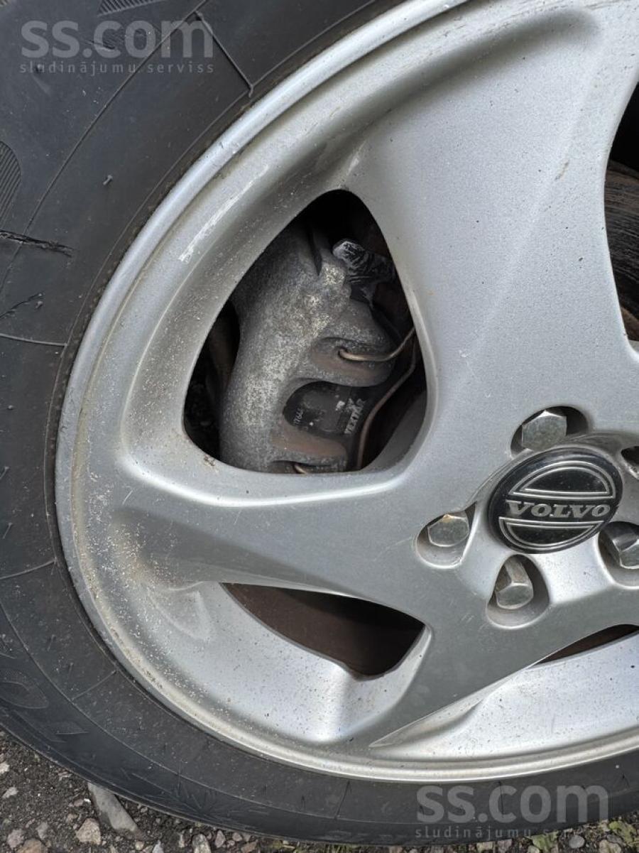 Pelēks Volvo XC70 2000 Rīga, ar dzinēja tilpumu 2.40 L un nobraukumu 177 tūkst. km par 3750 €, foto 19 vietnē AUTOMOTO.COM.LV