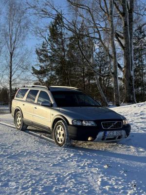 Grey Volvo XC70 2001 in Plunge, with an engine capacity of 2.49 L and mileage of 239 thousand km for 2400 €, photo 8 on AUTOMOTO.COM.LV