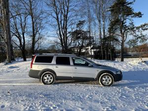 Grey Volvo XC70 2001 in Plunge, with an engine capacity of 2.49 L and mileage of 239 thousand km for 2400 €, photo 10 on AUTOMOTO.COM.LV