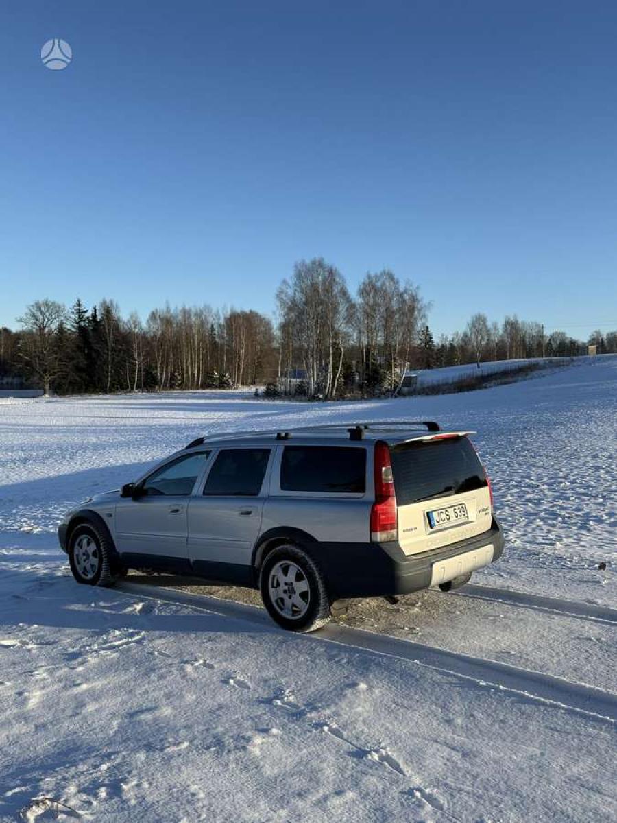 Grey Volvo XC70 2001 in Plunge, with an engine capacity of 2.49 L and mileage of 239 thousand km for 2400 €, photo 14 on AUTOMOTO.COM.LV