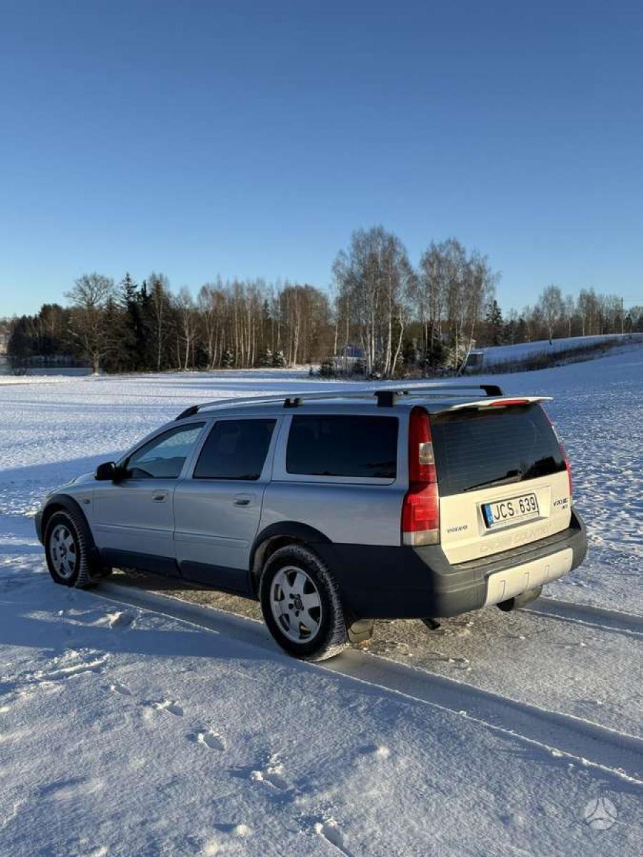 Grey Volvo XC70 2001 in Plunge, with an engine capacity of 2.49 L and mileage of 239 thousand km for 2400 €, photo 15 on AUTOMOTO.COM.LV