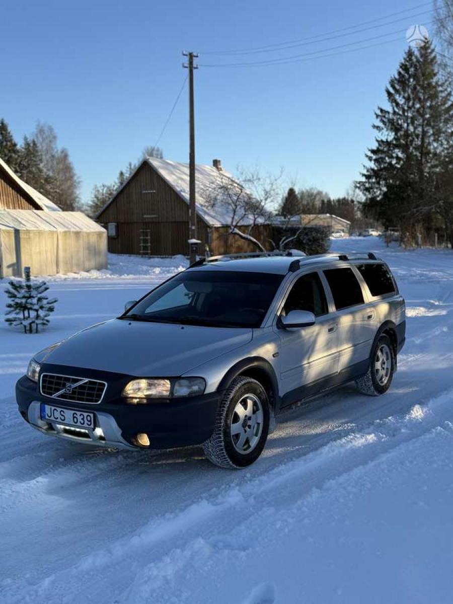 Grey Volvo XC70 2001 in Plunge, with an engine capacity of 2.49 L and mileage of 239 thousand km for 2400 €, photo 38 on AUTOMOTO.COM.LV