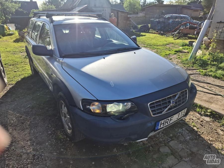 Grey Volvo XC70 2001 in Kaunas, with an engine capacity of 2.40 L and mileage of 366 thousand km for 2200 €, photo 1 on AUTOMOTO.COM.LV