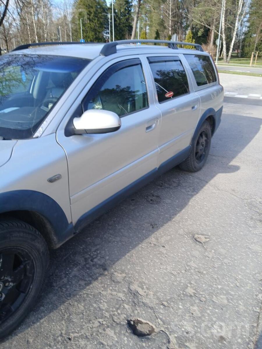 Grey Volvo XC70 2001 in Riga, with an engine capacity of 2.40 L and mileage of 0 thousand km for 1700 €, photo 3 on AUTOMOTO.COM.LV