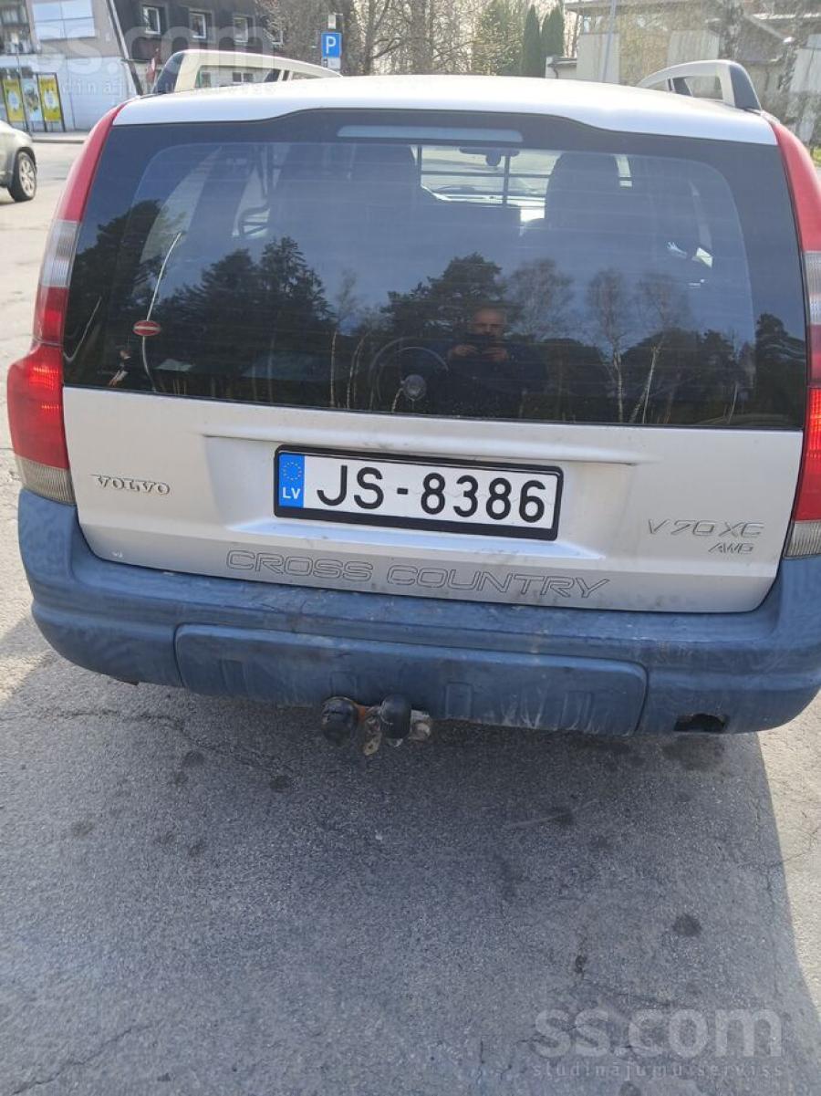 Grey Volvo XC70 2001 in Riga, with an engine capacity of 2.40 L and mileage of 0 thousand km for 1700 €, photo 5 on AUTOMOTO.COM.LV