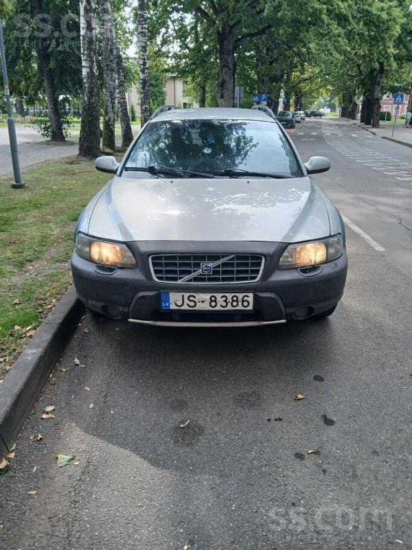 Grey Volvo XC70 2001 in Riga, with an engine capacity of 2.40 L and mileage of 0 thousand km for 1300 €, photo 1 on AUTOMOTO.COM.LV