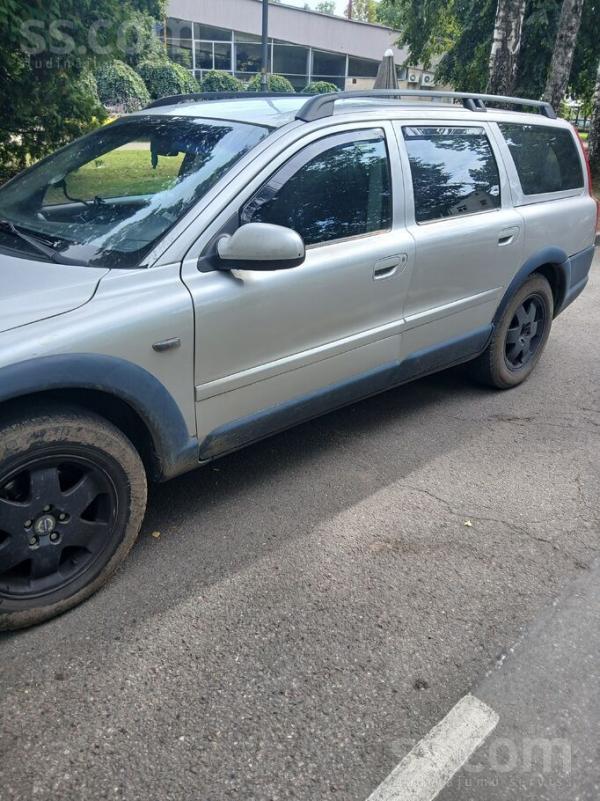 Grey Volvo XC70 2001 in Riga, with an engine capacity of 2.40 L and mileage of 0 thousand km for 1300 €, photo 2 on AUTOMOTO.COM.LV