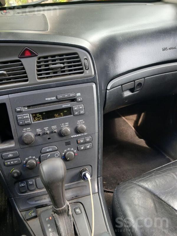 Grey Volvo XC70 2001 in Riga, with an engine capacity of 2.40 L and mileage of 0 thousand km for 1300 €, photo 6 on AUTOMOTO.COM.LV