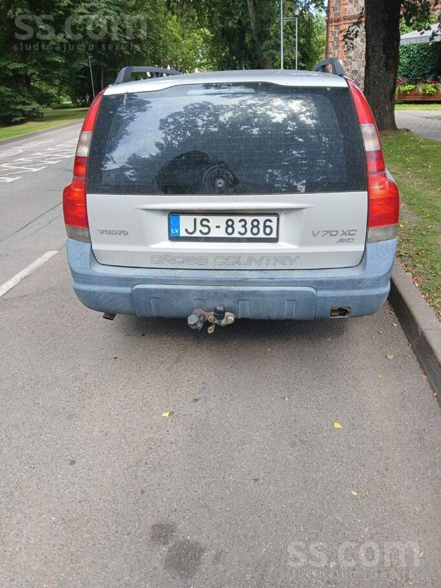 Grey Volvo XC70 2001 in Riga, with an engine capacity of 2.40 L and mileage of 473 thousand km for 1300 €, photo 5 on AUTOMOTO.COM.LV