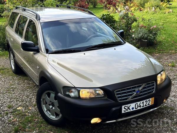 Grey Volvo XC70 2001 in Riga, with an engine capacity of 2.40 L and mileage of 327 thousand km for 3900 €, photo 6 on AUTOMOTO.COM.LV