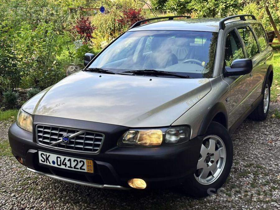 Grey Volvo XC70 2001 in Riga, with an engine capacity of 2.40 L and mileage of 327 thousand km for 3600 €, photo 1 on AUTOMOTO.COM.LV