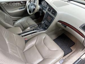 Grey Volvo XC70 2001 in Riga, with an engine capacity of 2.40 L and mileage of 327 thousand km for 3600 €, photo 15 on AUTOMOTO.COM.LV