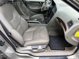 Grey Volvo XC70 2001 in Riga, with an engine capacity of 2.40 L and mileage of 327 thousand km for 3600 €, photo 16 on AUTOMOTO.COM.LV