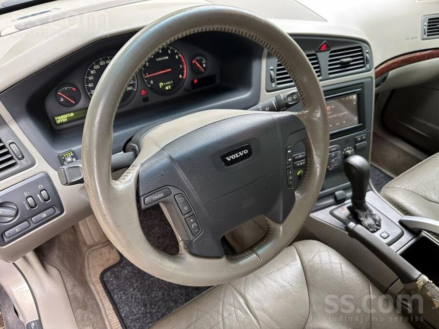 Grey Volvo XC70 2001 in Riga, with an engine capacity of 2.40 L and mileage of 327 thousand km for 3600 €, photo 21 on AUTOMOTO.COM.LV