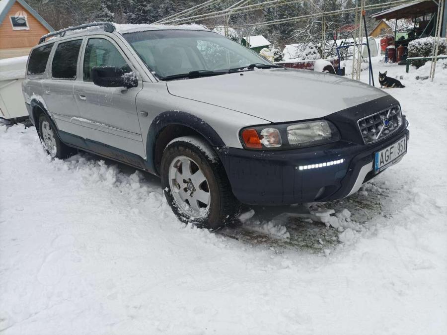 Pelēks Volvo XC70 2002 Viļņa, ar dzinēja tilpumu 2.40 L un nobraukumu 256 tūkst. km par 2600 €, foto 1 vietnē AUTOMOTO.COM.LV