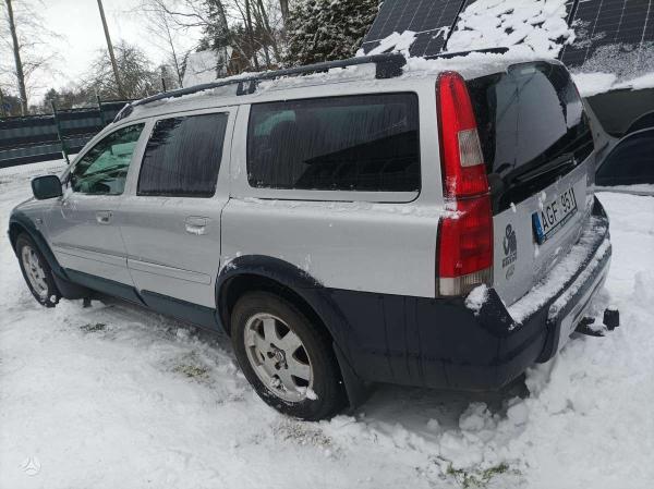 Grey Volvo XC70 2002 in Vilnius, with an engine capacity of 2.40 L and mileage of 256 thousand km for 2600 €, photo 4 on AUTOMOTO.COM.LV