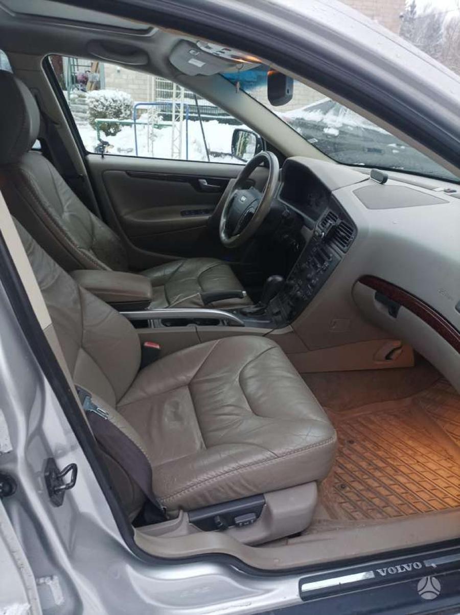 Pelēks Volvo XC70 2002 Viļņa, ar dzinēja tilpumu 2.40 L un nobraukumu 256 tūkst. km par 2600 €, foto 7 vietnē AUTOMOTO.COM.LV