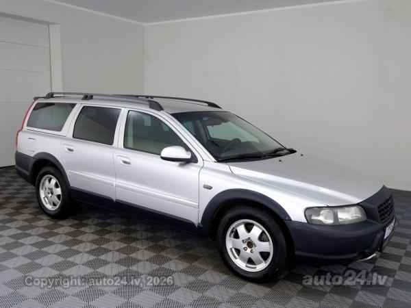 Pelēks Volvo XC70 2002 Tallina, ar dzinēja tilpumu 2.40 L un nobraukumu 352 tūkst. km par 2199 €, foto 1 vietnē AUTOMOTO.COM.LV