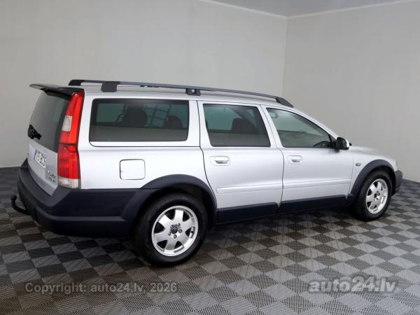 Pelēks Volvo XC70 2002 Tallina, ar dzinēja tilpumu 2.40 L un nobraukumu 352 tūkst. km par 2199 €, foto 3 vietnē AUTOMOTO.COM.LV