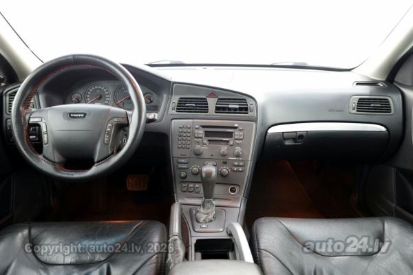 Pelēks Volvo XC70 2002 Tallina, ar dzinēja tilpumu 2.40 L un nobraukumu 352 tūkst. km par 2199 €, foto 5 vietnē AUTOMOTO.COM.LV
