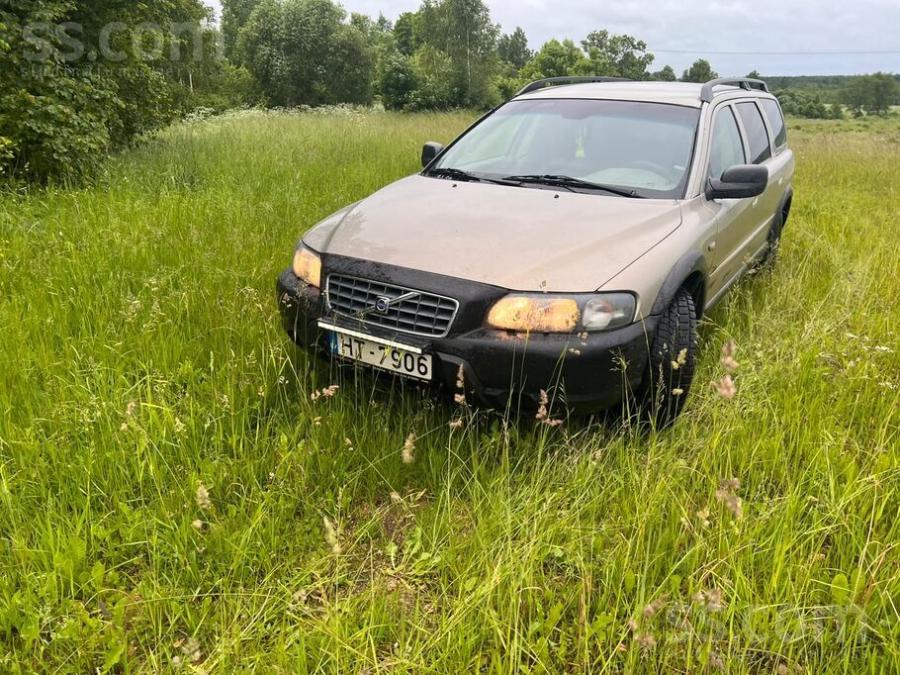Pelēks Volvo XC70 2002 Aizkraukle, ar dzinēja tilpumu 2.40 L un nobraukumu 515 tūkst. km par 1450 €, foto 1 vietnē AUTOMOTO.COM.LV
