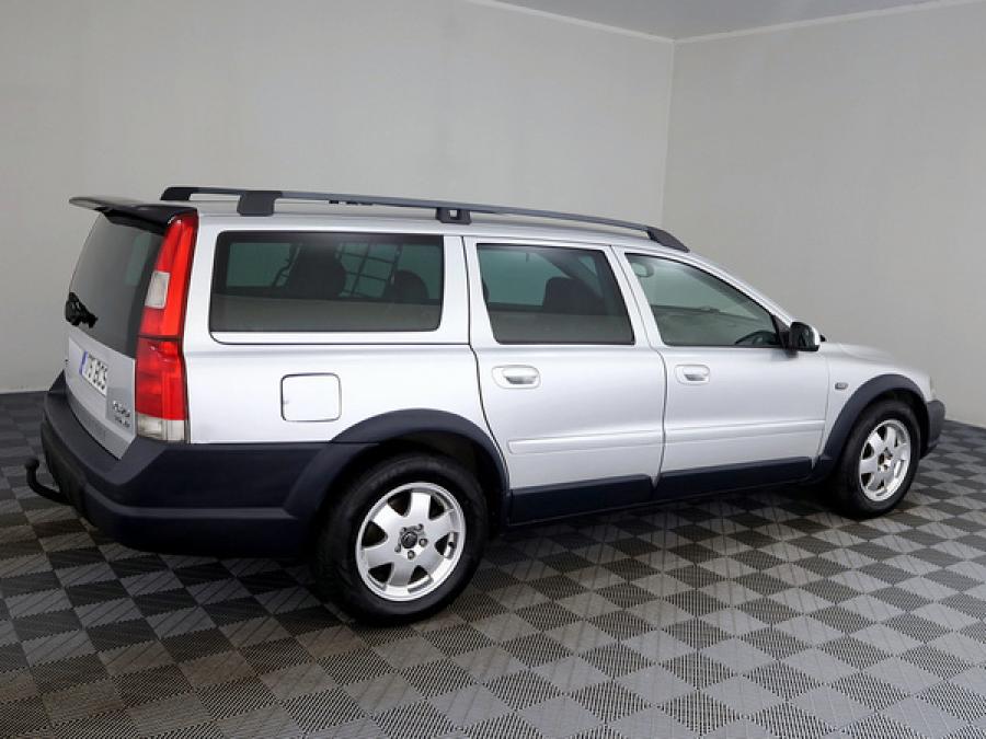Grey Volvo XC70 2002 in Tallinn, with an engine capacity of 2.40 L and mileage of 352 thousand km for 1799 €, photo 4 on AUTOMOTO.COM.LV