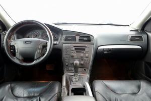 Grey Volvo XC70 2002 in Tallinn, with an engine capacity of 2.40 L and mileage of 352 thousand km for 1799 €, photo 6 on AUTOMOTO.COM.LV