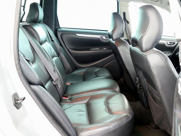 Grey Volvo XC70 2002 in Tallinn, with an engine capacity of 2.40 L and mileage of 352 thousand km for 1799 €, photo 7 on AUTOMOTO.COM.LV
