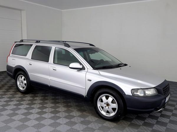 Grey Volvo XC70 2002 in Tallinn, with an engine capacity of 2.40 L and mileage of 352 thousand km for 1799 €, photo 8 on AUTOMOTO.COM.LV