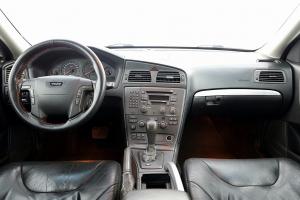 Grey Volvo XC70 2002 in Tallinn, with an engine capacity of 2.40 L and mileage of 352 thousand km for 1799 €, photo 13 on AUTOMOTO.COM.LV