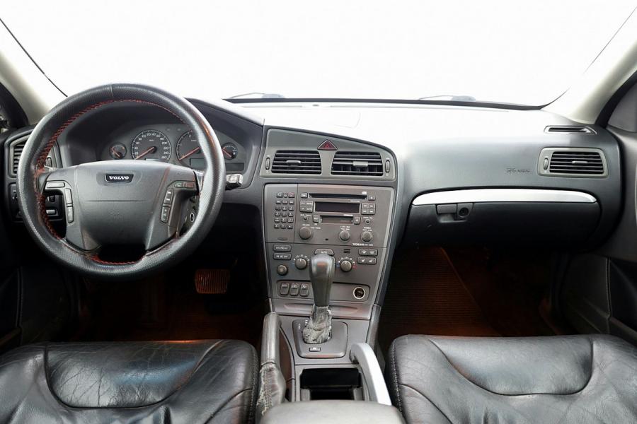 Grey Volvo XC70 2002 in Tallinn, with an engine capacity of 2.40 L and mileage of 352 thousand km for 1799 €, photo 13 on AUTOMOTO.COM.LV