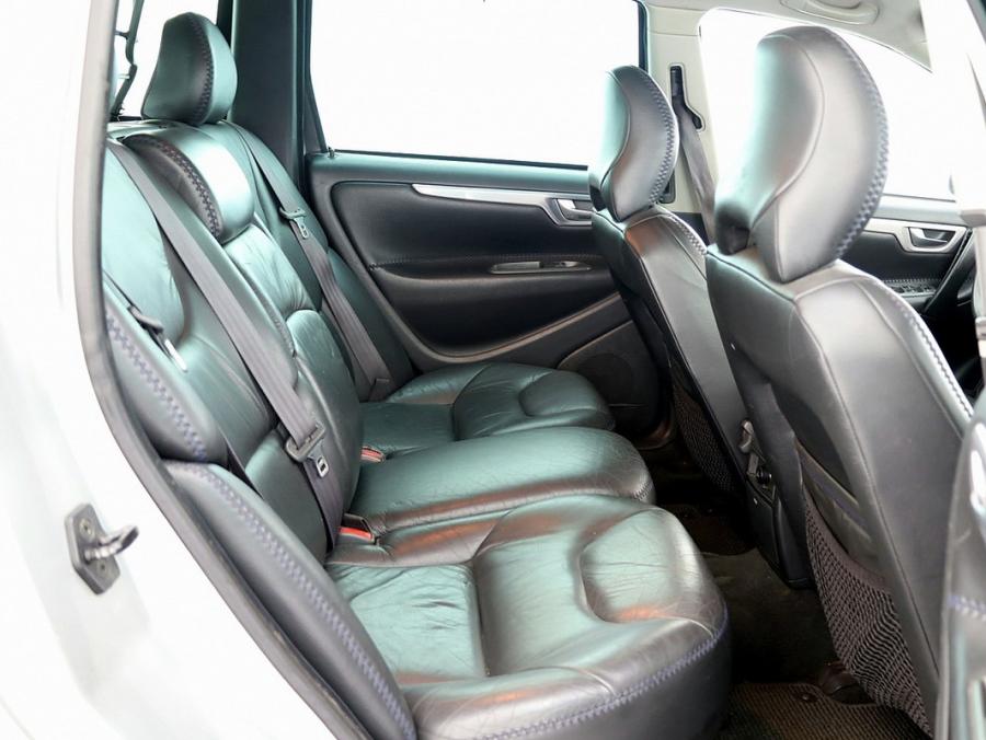 Grey Volvo XC70 2002 in Tallinn, with an engine capacity of 2.40 L and mileage of 352 thousand km for 1799 €, photo 15 on AUTOMOTO.COM.LV