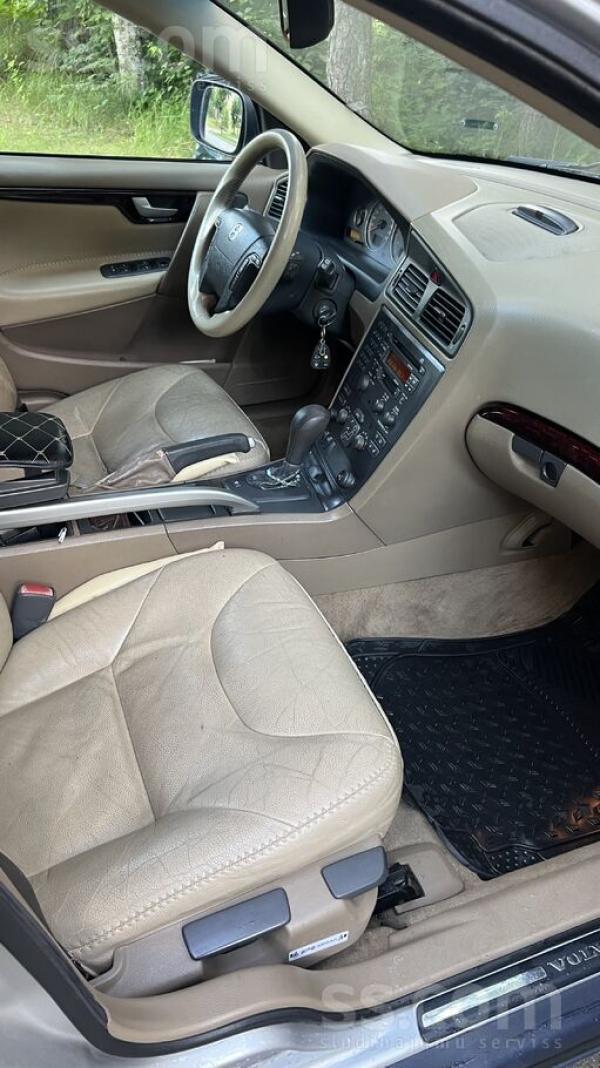 Pelēks Volvo XC70 2002 Rīga, ar dzinēja tilpumu 2.40 L un nobraukumu 424 tūkst. km par 3000 €, foto 7 vietnē AUTOMOTO.COM.LV