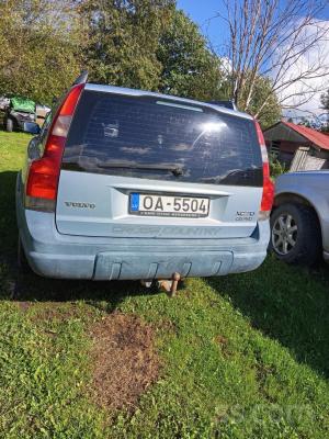 Pelēks Volvo XC70 2002 Madona, ar dzinēja tilpumu 2.40 L un nobraukumu 609 tūkst. km par 2000 €, foto 3 vietnē AUTOMOTO.COM.LV