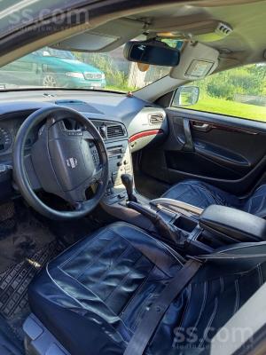 Pelēks Volvo XC70 2002 Madona, ar dzinēja tilpumu 2.40 L un nobraukumu 609 tūkst. km par 2000 €, foto 4 vietnē AUTOMOTO.COM.LV