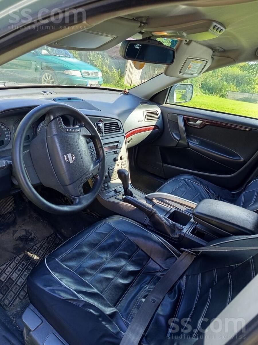 Pelēks Volvo XC70 2002 Madona, ar dzinēja tilpumu 2.40 L un nobraukumu 609 tūkst. km par 2000 €, foto 4 vietnē AUTOMOTO.COM.LV