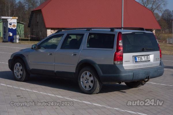 Pelēks Volvo XC70 2003 Tallina, ar dzinēja tilpumu 2.40 L un nobraukumu 397 tūkst. km par 3700 €, foto 3 vietnē AUTOMOTO.COM.LV