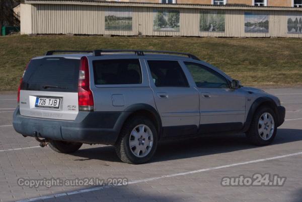 Pelēks Volvo XC70 2003 Tallina, ar dzinēja tilpumu 2.40 L un nobraukumu 397 tūkst. km par 3700 €, foto 4 vietnē AUTOMOTO.COM.LV